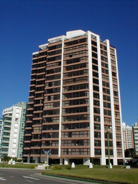 Torre Cristal - Edificio en Playa Brava - Marina Risso